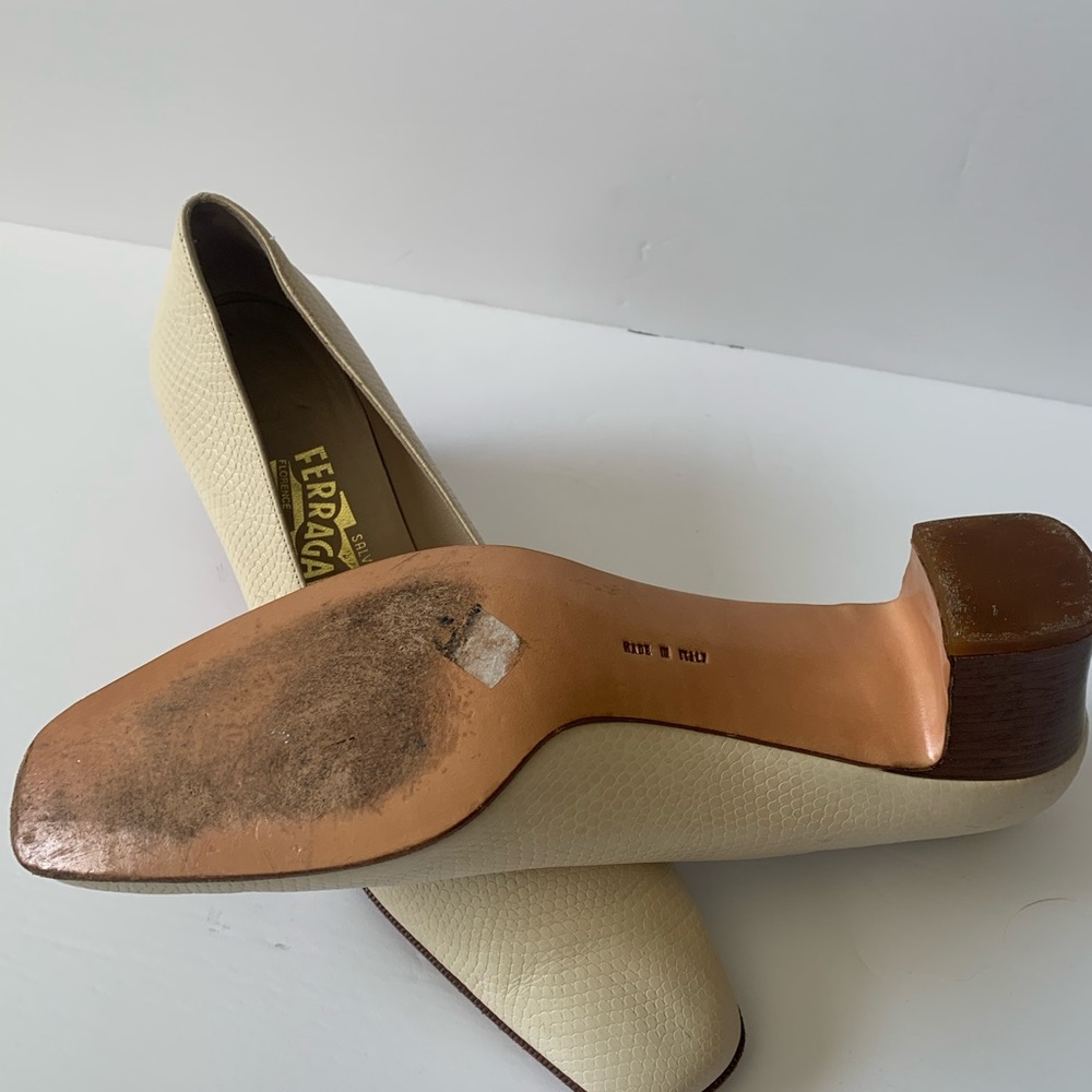 Classy Salvatore Ferragamo Ivory Moc Snakeskin Pumps … - Gem